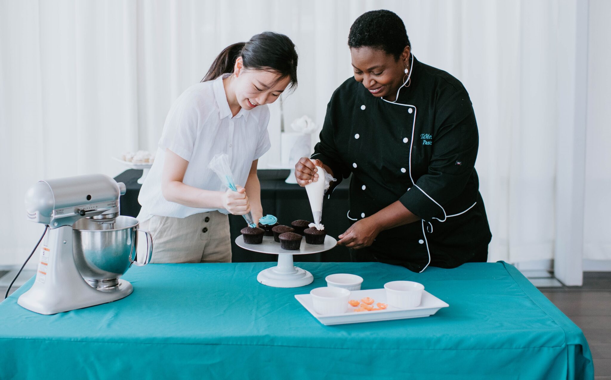 Now Hiring – Out of the Bubble Bakery